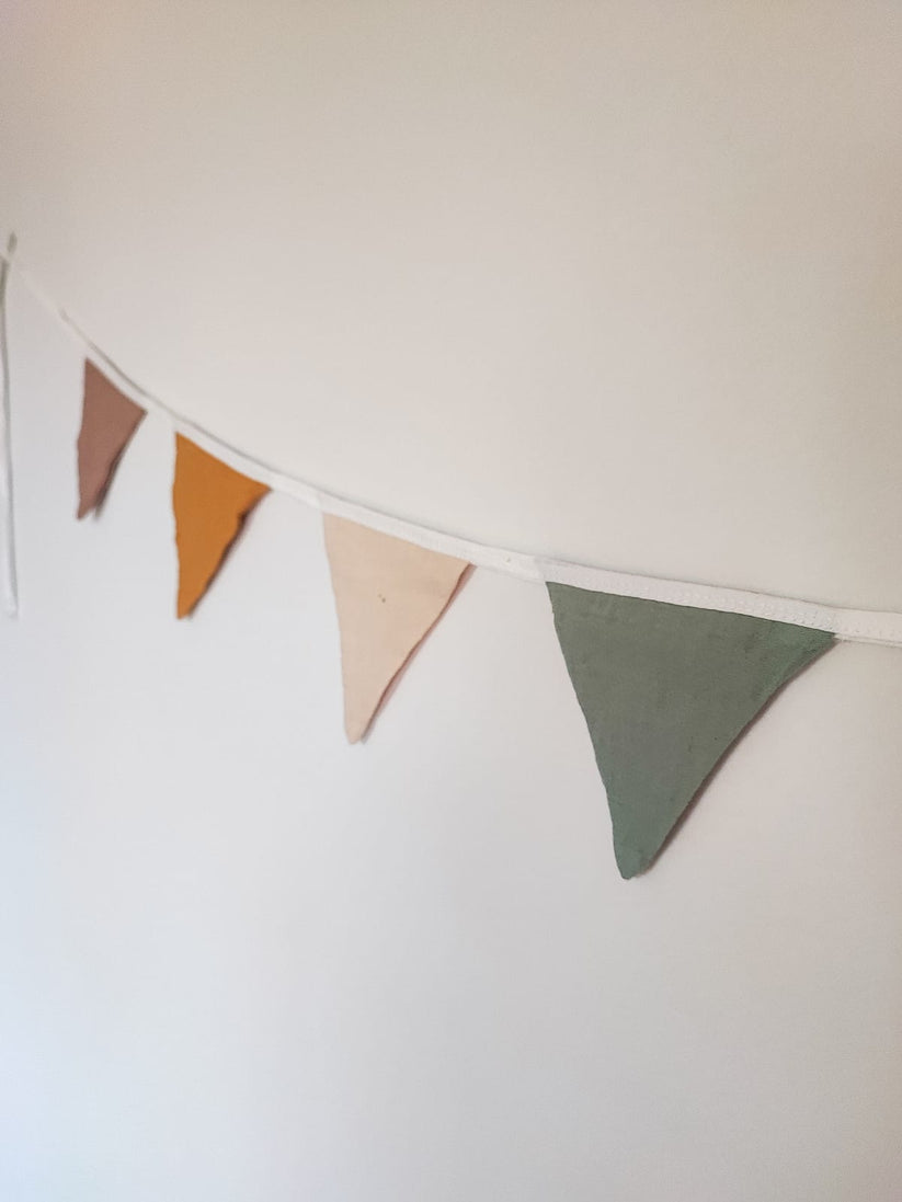 Banderín tela verde, mostaza y beige – Decora tu Fiesta